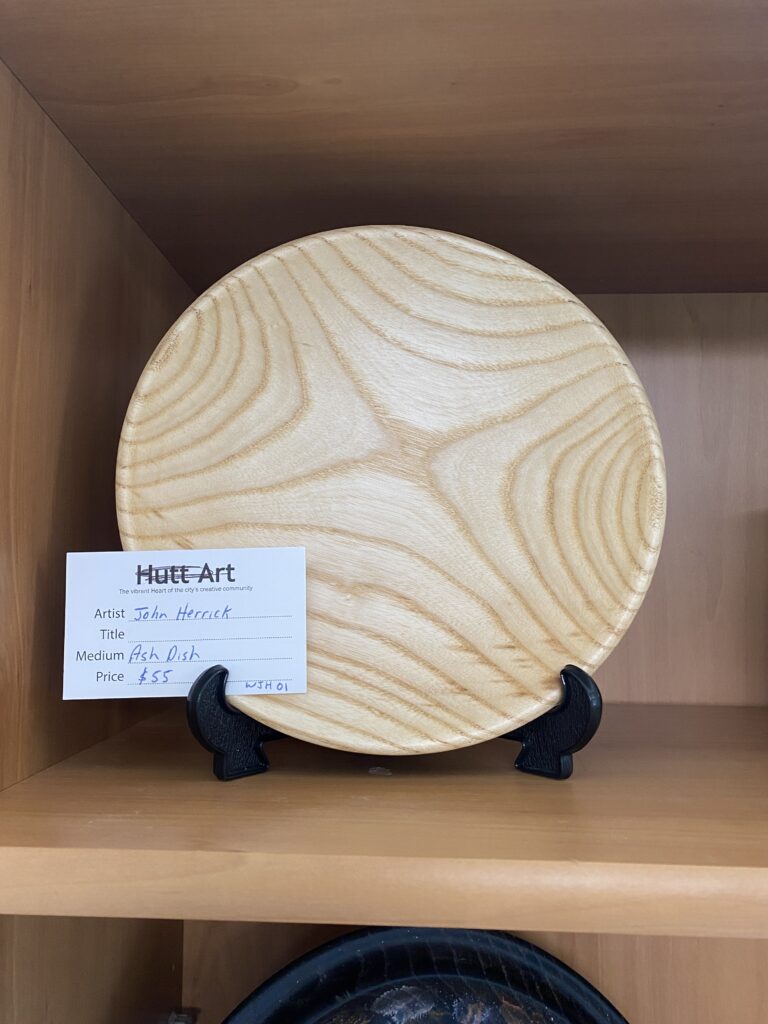 Ash Dish by John Herrick - marypotter.org.nz